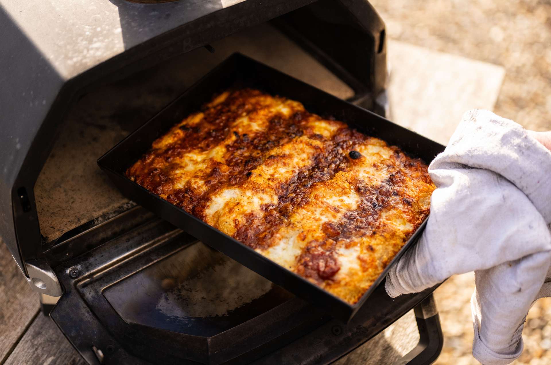 UK Detroit-style Pizza: Cheesy Beans on Toast Recipe — Ooni USA